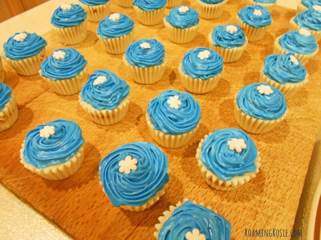FROZEN Snowflake Mini Candy Cupcakes | Roaming Rosie