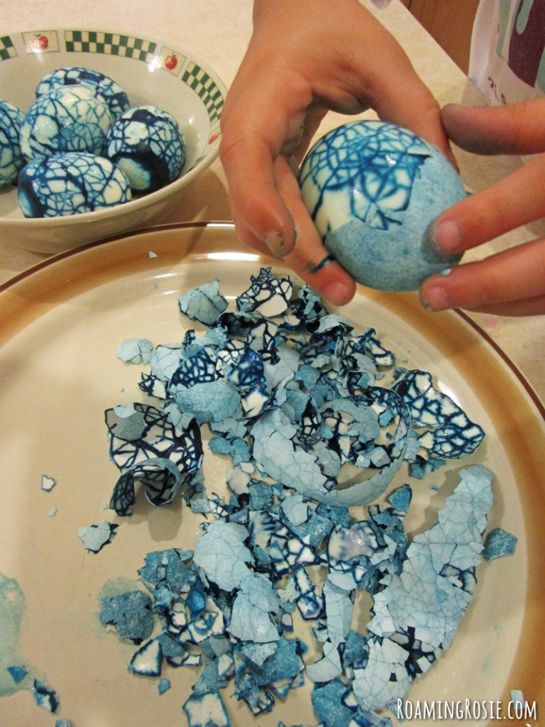 Elsa’s FROZEN Cracked Ice Easter Eggs | Roaming Rosie