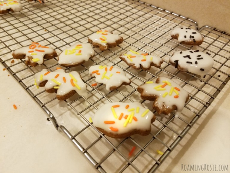 Mini Gingerbread Cookies: Autumn Leaves | Roaming Rosie